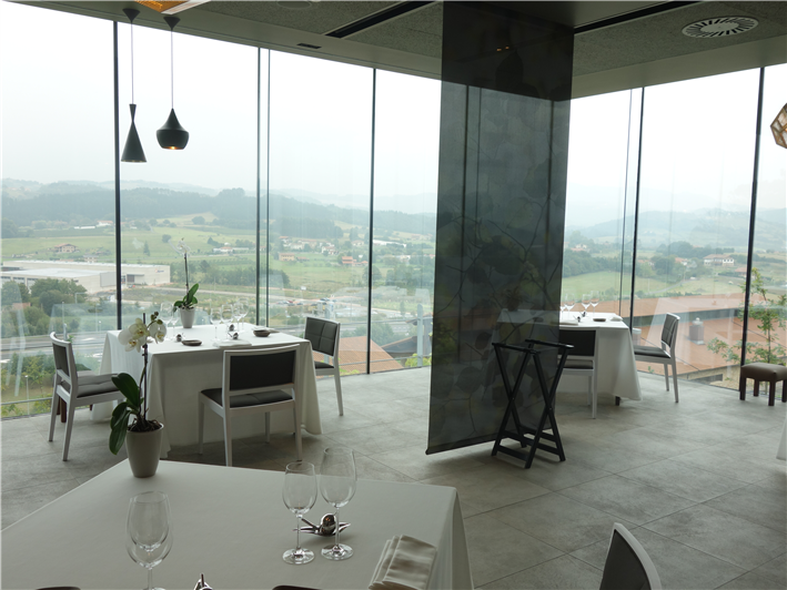 Review of Spanish restaurant Azurmendi near Bilbao by Andy Hayler in ...