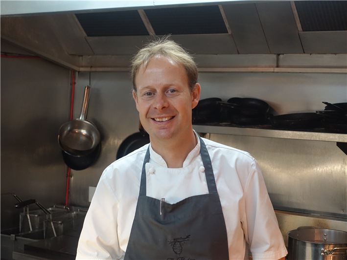 review of British pub restaurant The Beehive in White Waltham by Andy ...