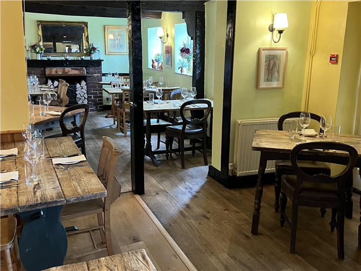 review of British pub restaurant The Dew Drop Inn near Maidenhead by ...