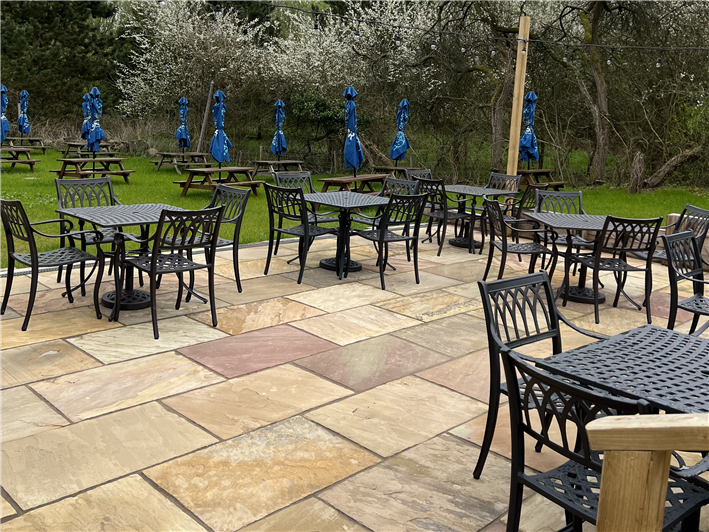 review of British pub restaurant The Dew Drop Inn near Maidenhead by ...