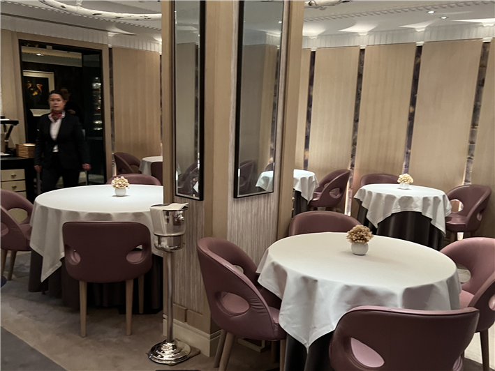 review of French restaurant Gordon Ramsay in Chelsea London by Andy ...