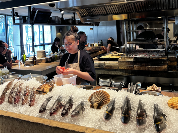 review of Greek restaurant Oma in Borough Market by Andy Hayler in May 2025