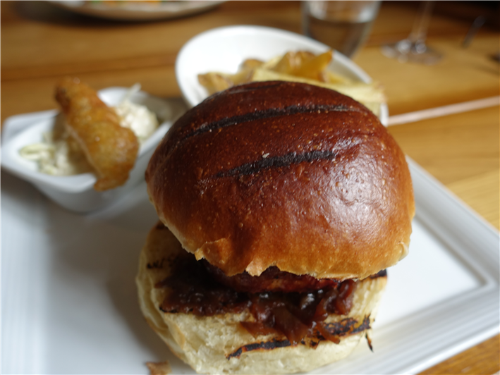 review of Suffolk Woodbridge British pub restaurant The Unruly Pig by ...