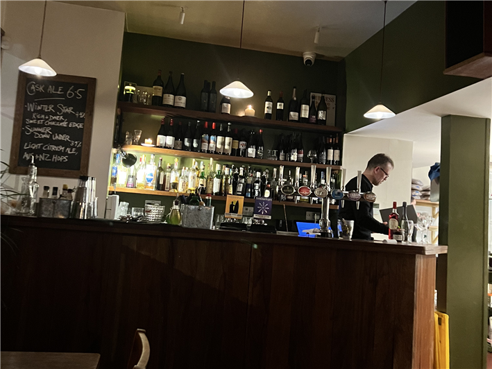 review of British pub restaurant The Watermans Arms in Barnes by Andy ...